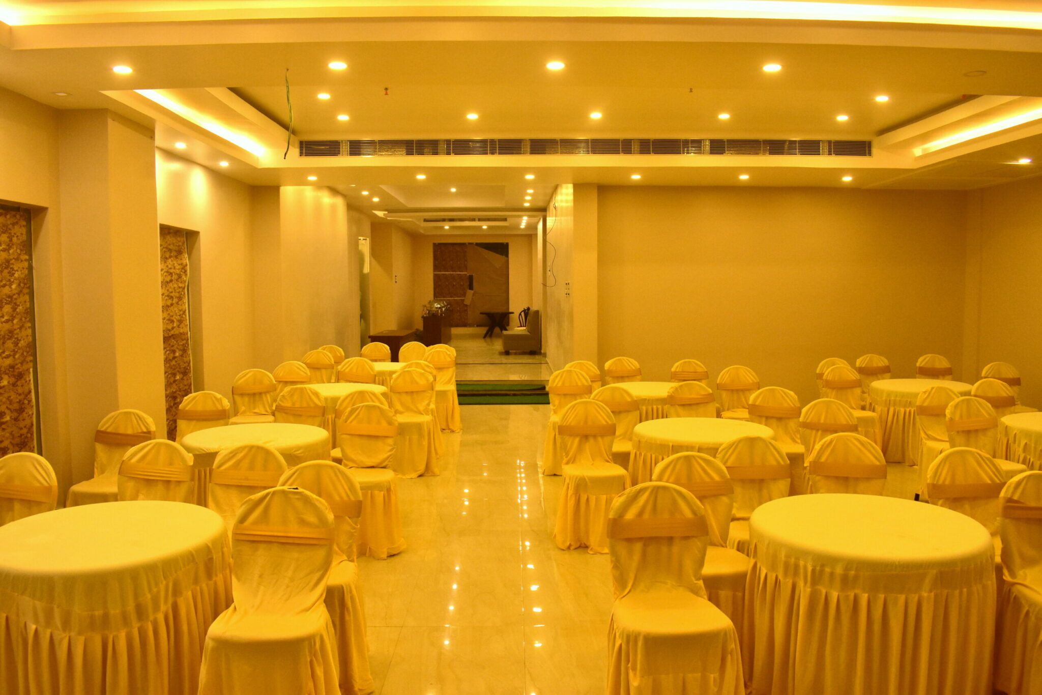 BANQUET HALL - www.hotelridley.in